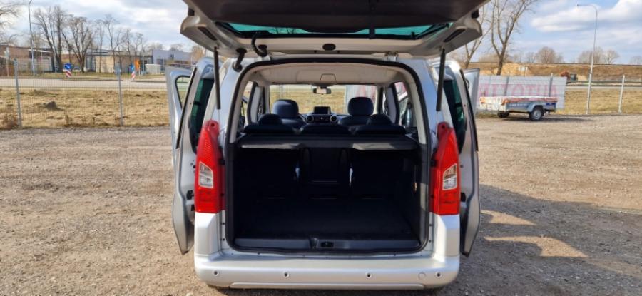 Pelēks Citroen Berlingo 2010 Rīga, ar dzinēja tilpumu 1.60 L un nobraukumu 212 tūkst. km par 5550 €, foto 25 vietnē AUTOMOTO.COM.LV