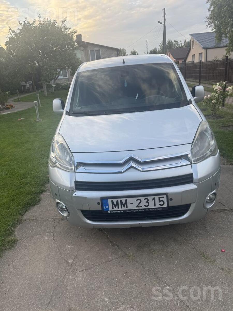 Grey Citroen Berlingo 2010 in Daugavpils, with an engine capacity of 1.60 L and mileage of 321 thousand km for 3200 €, photo 3 on AUTOMOTO.COM.LV