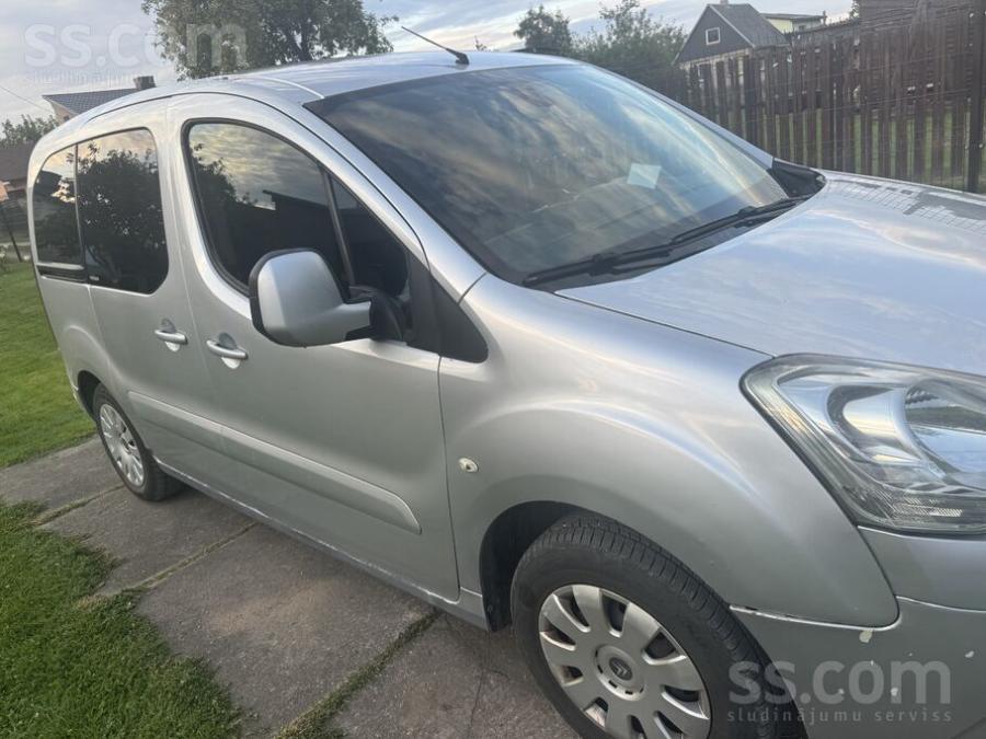 Grey Citroen Berlingo 2010 in Daugavpils, with an engine capacity of 1.60 L and mileage of 321 thousand km for 3200 €, photo 4 on AUTOMOTO.COM.LV