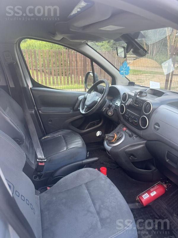 Pelēks Citroen Berlingo 2010 Daugavpils, ar dzinēja tilpumu 1.60 L un nobraukumu 321 tūkst. km par 3200 €, foto 4 vietnē AUTOMOTO.COM.LV