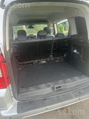 Grey Citroen Berlingo 2010 in Daugavpils, with an engine capacity of 1.60 L and mileage of 321 thousand km for 3200 €, photo 6 on AUTOMOTO.COM.LV