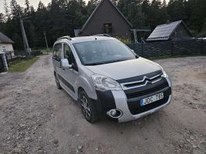 Pelēks Citroen Berlingo 2010 Prienai, ar dzinēja tilpumu 1.56 L un nobraukumu 321 tūkst. km par 2250 €, foto 3 vietnē AUTOMOTO.COM.LV
