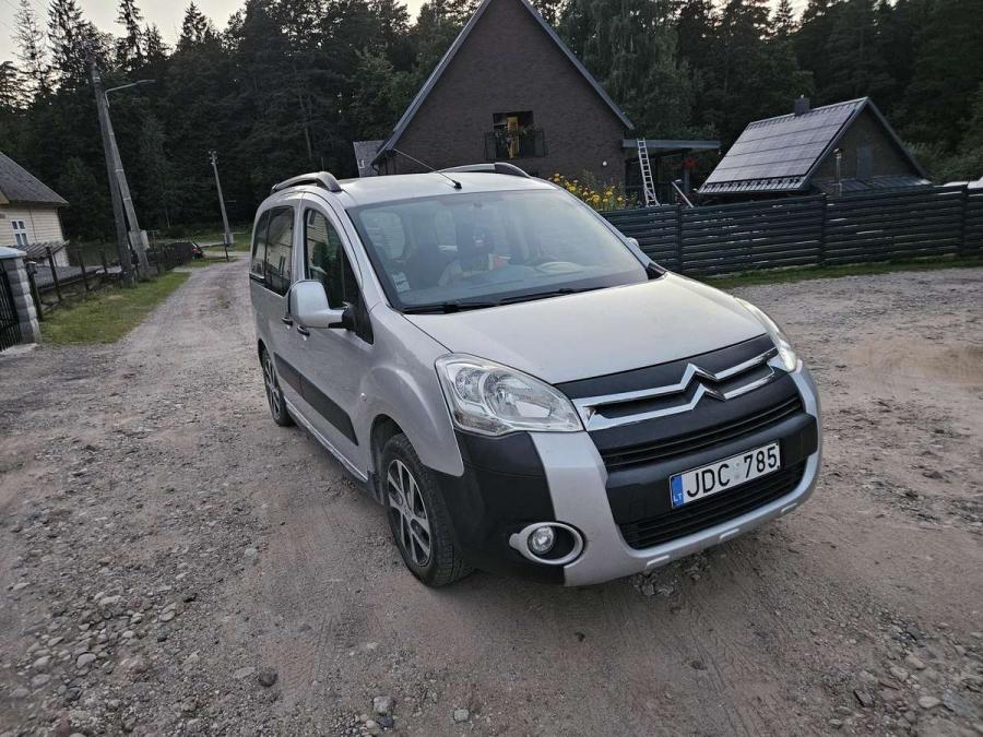 Pelēks Citroen Berlingo 2010 Prienai, ar dzinēja tilpumu 1.56 L un nobraukumu 321 tūkst. km par 2250 €, foto 3 vietnē AUTOMOTO.COM.LV
