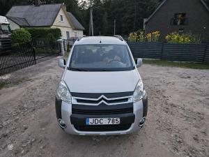 Pelēks Citroen Berlingo 2010 Prienai, ar dzinēja tilpumu 1.56 L un nobraukumu 321 tūkst. km par 2250 €, foto 4 vietnē AUTOMOTO.COM.LV
