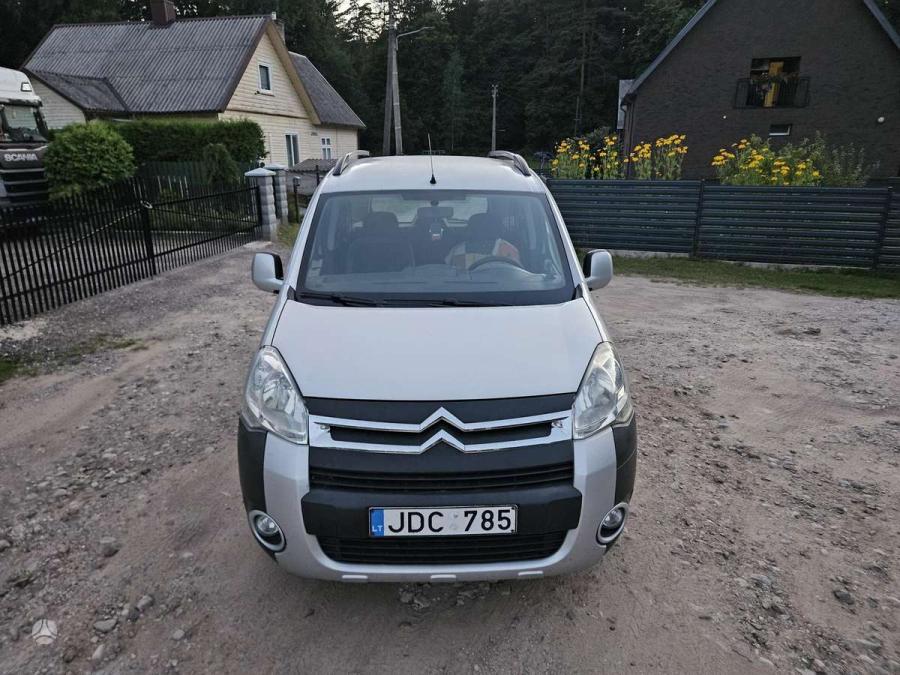 Pelēks Citroen Berlingo 2010 Prienai, ar dzinēja tilpumu 1.56 L un nobraukumu 321 tūkst. km par 2250 €, foto 4 vietnē AUTOMOTO.COM.LV
