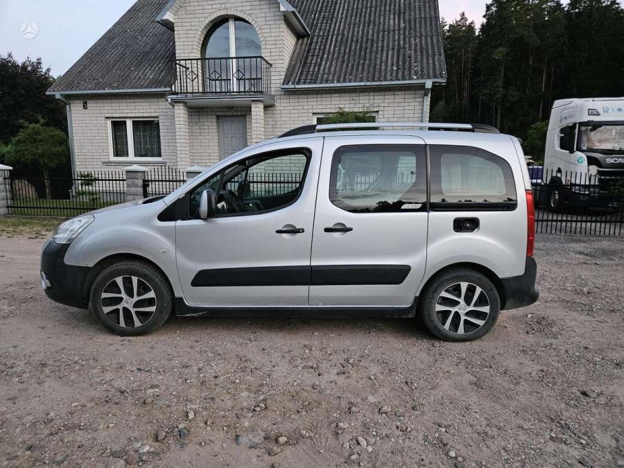 Pelēks Citroen Berlingo 2010 Prienai, ar dzinēja tilpumu 1.56 L un nobraukumu 321 tūkst. km par 2250 €, foto 6 vietnē AUTOMOTO.COM.LV
