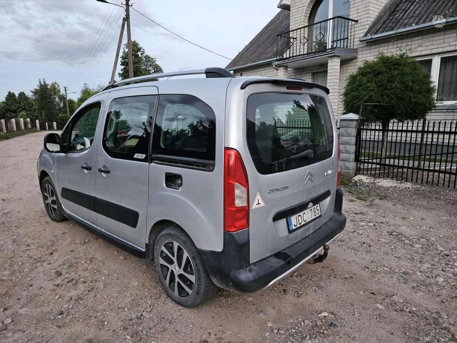 Pelēks Citroen Berlingo 2010 Prienai, ar dzinēja tilpumu 1.56 L un nobraukumu 321 tūkst. km par 2250 €, foto 8 vietnē AUTOMOTO.COM.LV
