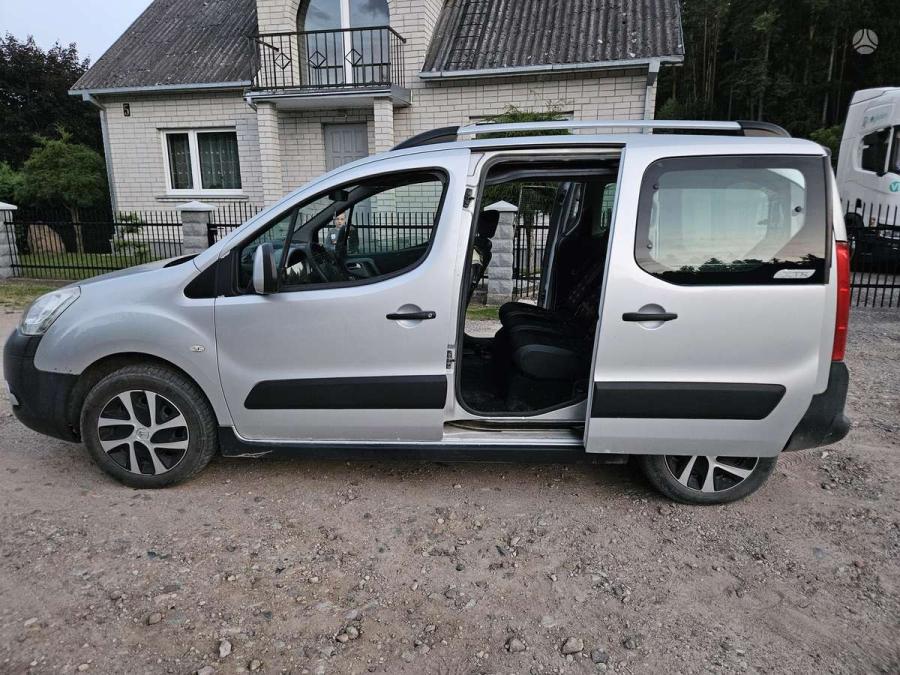 Pelēks Citroen Berlingo 2010 Prienai, ar dzinēja tilpumu 1.56 L un nobraukumu 321 tūkst. km par 2250 €, foto 9 vietnē AUTOMOTO.COM.LV