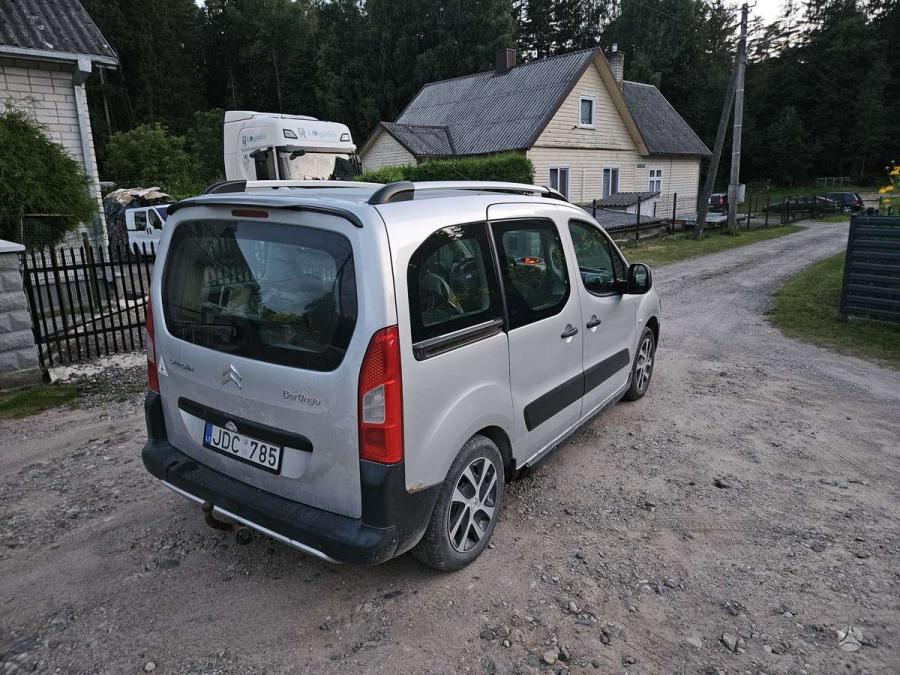 Pelēks Citroen Berlingo 2010 Prienai, ar dzinēja tilpumu 1.56 L un nobraukumu 321 tūkst. km par 2250 €, foto 10 vietnē AUTOMOTO.COM.LV