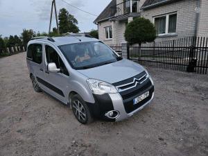 Pelēks Citroen Berlingo 2010 Prienai, ar dzinēja tilpumu 1.56 L un nobraukumu 321 tūkst. km par 2250 €, foto 11 vietnē AUTOMOTO.COM.LV