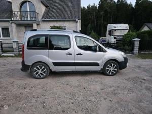 Pelēks Citroen Berlingo 2010 Prienai, ar dzinēja tilpumu 1.56 L un nobraukumu 321 tūkst. km par 2250 €, foto 12 vietnē AUTOMOTO.COM.LV