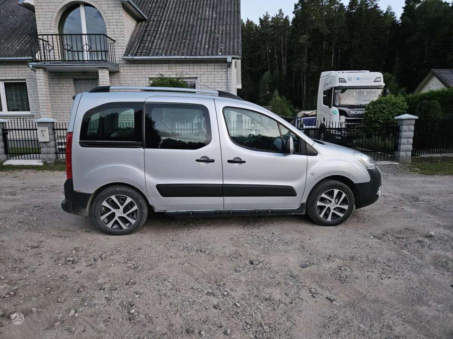 Pelēks Citroen Berlingo 2010 Prienai, ar dzinēja tilpumu 1.56 L un nobraukumu 321 tūkst. km par 2250 €, foto 12 vietnē AUTOMOTO.COM.LV