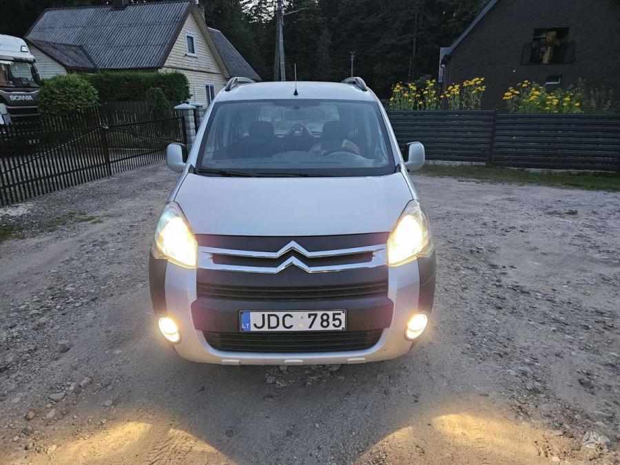 Pelēks Citroen Berlingo 2010 Prienai, ar dzinēja tilpumu 1.56 L un nobraukumu 321 tūkst. km par 2250 €, foto 15 vietnē AUTOMOTO.COM.LV