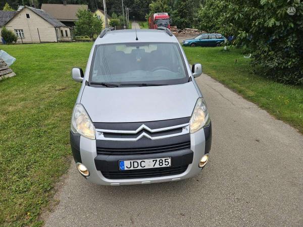 Grey Citroen Berlingo 2010 in Prienai, with an engine capacity of 1.56 L and mileage of 328 thousand km for 2000 €, photo 4 on AUTOMOTO.COM.LV