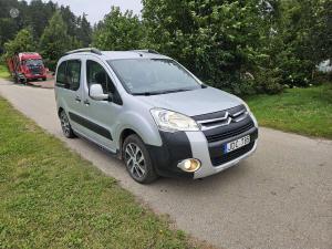 Pelēks Citroen Berlingo 2010 Prienai, ar dzinēja tilpumu 1.56 L un nobraukumu 328 tūkst. km par 2000 €, foto 5 vietnē AUTOMOTO.COM.LV