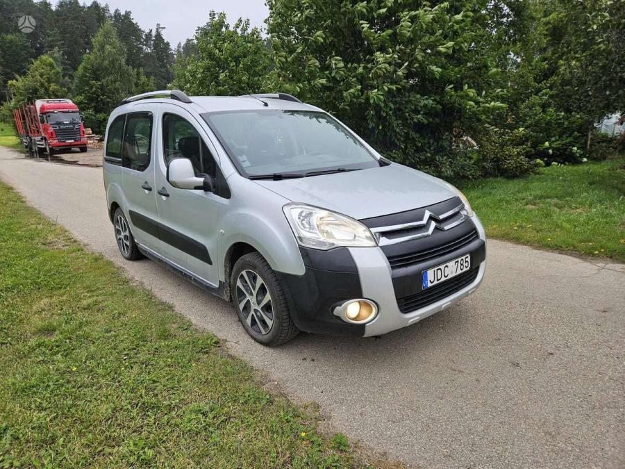 Pelēks Citroen Berlingo 2010 Prienai, ar dzinēja tilpumu 1.56 L un nobraukumu 328 tūkst. km par 2000 €, foto 5 vietnē AUTOMOTO.COM.LV