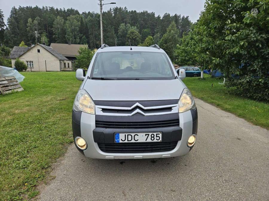 Pelēks Citroen Berlingo 2010 Prienai, ar dzinēja tilpumu 1.56 L un nobraukumu 328 tūkst. km par 2000 €, foto 6 vietnē AUTOMOTO.COM.LV
