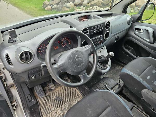 Grey Citroen Berlingo 2010 in Prienai, with an engine capacity of 1.56 L and mileage of 328 thousand km for 2000 €, photo 7 on AUTOMOTO.COM.LV