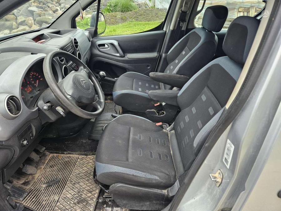 Pelēks Citroen Berlingo 2010 Prienai, ar dzinēja tilpumu 1.56 L un nobraukumu 328 tūkst. km par 2000 €, foto 8 vietnē AUTOMOTO.COM.LV