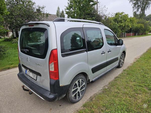 Grey Citroen Berlingo 2010 in Prienai, with an engine capacity of 1.56 L and mileage of 328 thousand km for 2000 €, photo 10 on AUTOMOTO.COM.LV