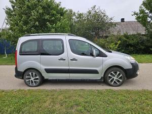 Pelēks Citroen Berlingo 2010 Prienai, ar dzinēja tilpumu 1.56 L un nobraukumu 328 tūkst. km par 2000 €, foto 11 vietnē AUTOMOTO.COM.LV