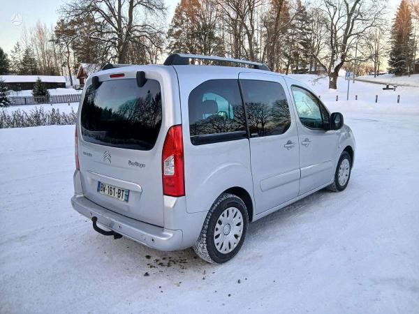 Grey Citroen Berlingo 2011 in Anyksciai, with an engine capacity of 1.56 L and mileage of 240 thousand km for 2999 €, photo 3 on AUTOMOTO.COM.LV