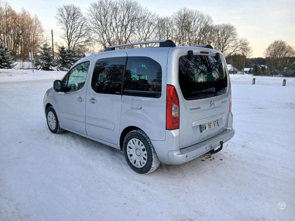 Grey Citroen Berlingo 2011 in Anyksciai, with an engine capacity of 1.56 L and mileage of 240 thousand km for 2999 €, photo 4 on AUTOMOTO.COM.LV
