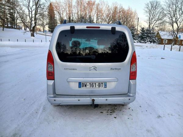 Pelēks Citroen Berlingo 2011 Anykščiai, ar dzinēja tilpumu 1.56 L un nobraukumu 240 tūkst. km par 2999 €, foto 6 vietnē AUTOMOTO.COM.LV