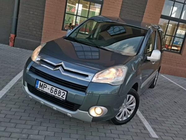 Pelēks Citroen Berlingo 2011 Rīga, ar dzinēja tilpumu 1.60 L un nobraukumu 283 tūkst. km par 3690 €, foto 1 vietnē AUTOMOTO.COM.LV