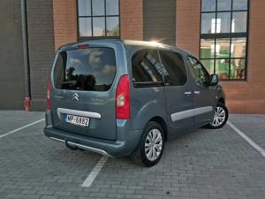 Grey Citroen Berlingo 2011 in Riga, with an engine capacity of 1.60 L and mileage of 283 thousand km for 3690 €, photo 3 on AUTOMOTO.COM.LV