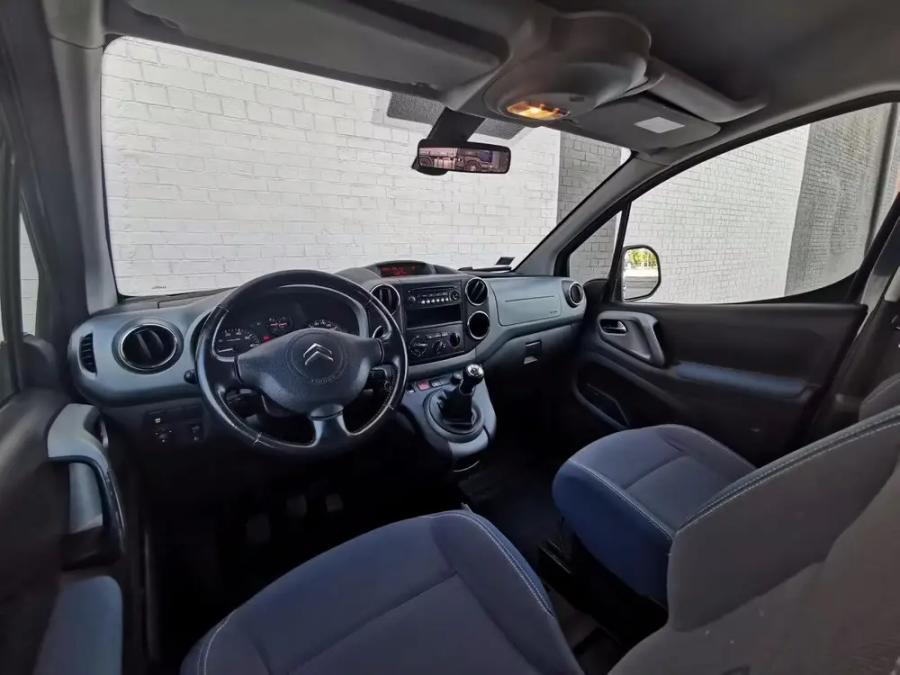 Grey Citroen Berlingo 2011 in Riga, with an engine capacity of 1.60 L and mileage of 283 thousand km for 3690 €, photo 5 on AUTOMOTO.COM.LV