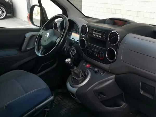 Pelēks Citroen Berlingo 2011 Rīga, ar dzinēja tilpumu 1.60 L un nobraukumu 283 tūkst. km par 3690 €, foto 9 vietnē AUTOMOTO.COM.LV