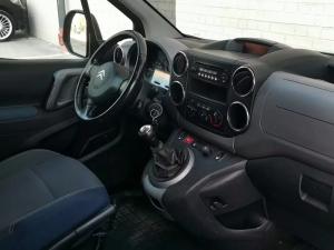 Grey Citroen Berlingo 2011 in Riga, with an engine capacity of 1.60 L and mileage of 283 thousand km for 3690 €, photo 10 on AUTOMOTO.COM.LV