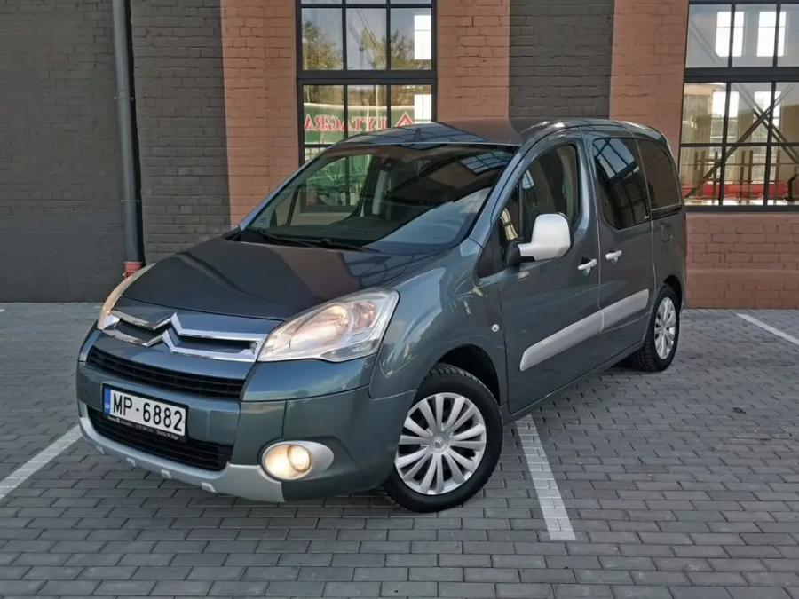 Grey Citroen Berlingo 2011 in Riga, with an engine capacity of 1.60 L and mileage of 283 thousand km for 3690 €, photo 13 on AUTOMOTO.COM.LV