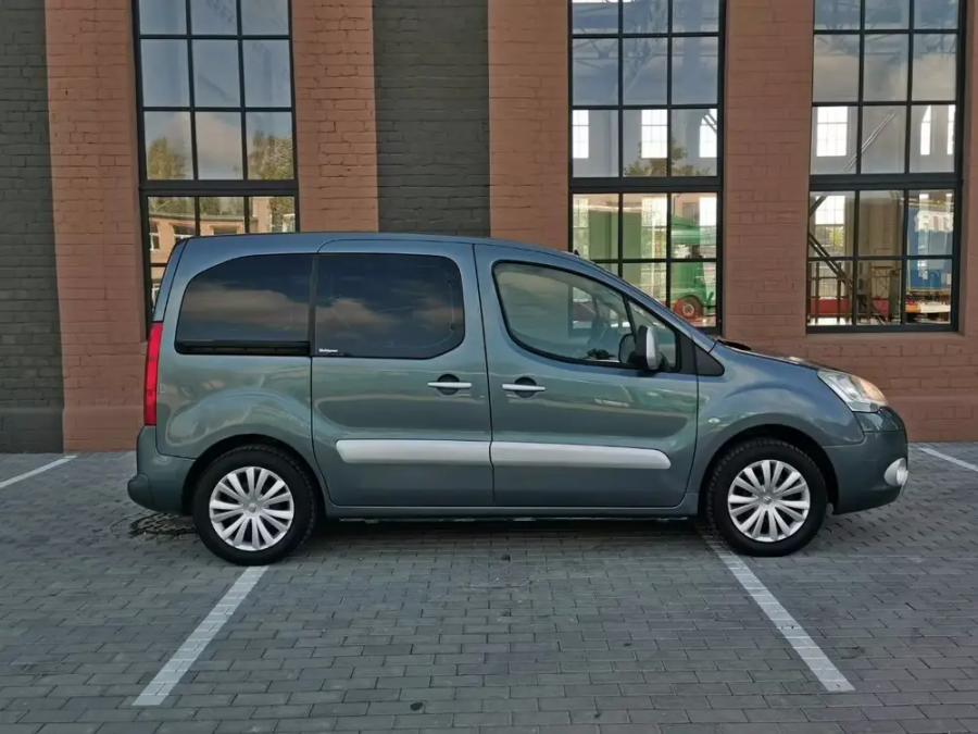 Grey Citroen Berlingo 2011 in Riga, with an engine capacity of 1.60 L and mileage of 283 thousand km for 3690 €, photo 21 on AUTOMOTO.COM.LV