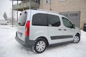 Pelēks Citroen Berlingo 2011 Jēkabpils, ar dzinēja tilpumu 1.60 L un nobraukumu 279 tūkst. km par 5500 €, foto 3 vietnē AUTOMOTO.COM.LV