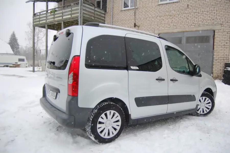 Pelēks Citroen Berlingo 2011 Jēkabpils, ar dzinēja tilpumu 1.60 L un nobraukumu 279 tūkst. km par 5500 €, foto 3 vietnē AUTOMOTO.COM.LV