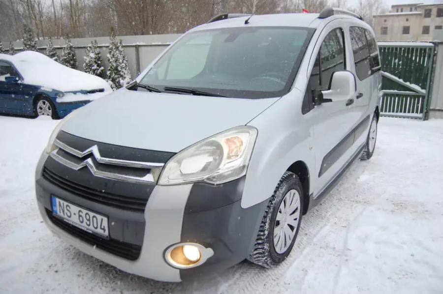 Pelēks Citroen Berlingo 2011 Jēkabpils, ar dzinēja tilpumu 1.60 L un nobraukumu 279 tūkst. km par 5500 €, foto 4 vietnē AUTOMOTO.COM.LV