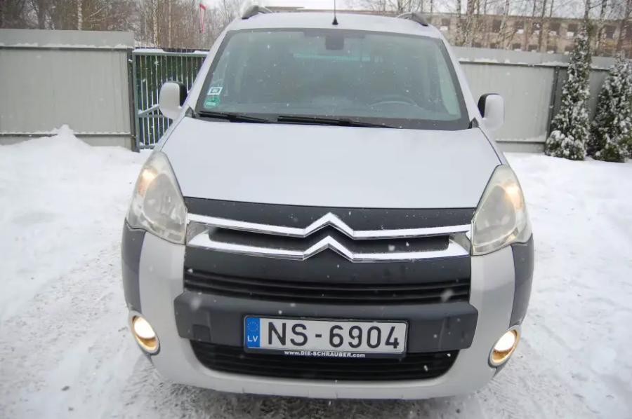 Pelēks Citroen Berlingo 2011 Jēkabpils, ar dzinēja tilpumu 1.60 L un nobraukumu 279 tūkst. km par 5500 €, foto 5 vietnē AUTOMOTO.COM.LV