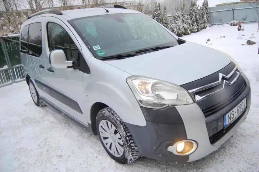 Pelēks Citroen Berlingo 2011 Jēkabpils, ar dzinēja tilpumu 1.60 L un nobraukumu 279 tūkst. km par 5500 €, foto 6 vietnē AUTOMOTO.COM.LV