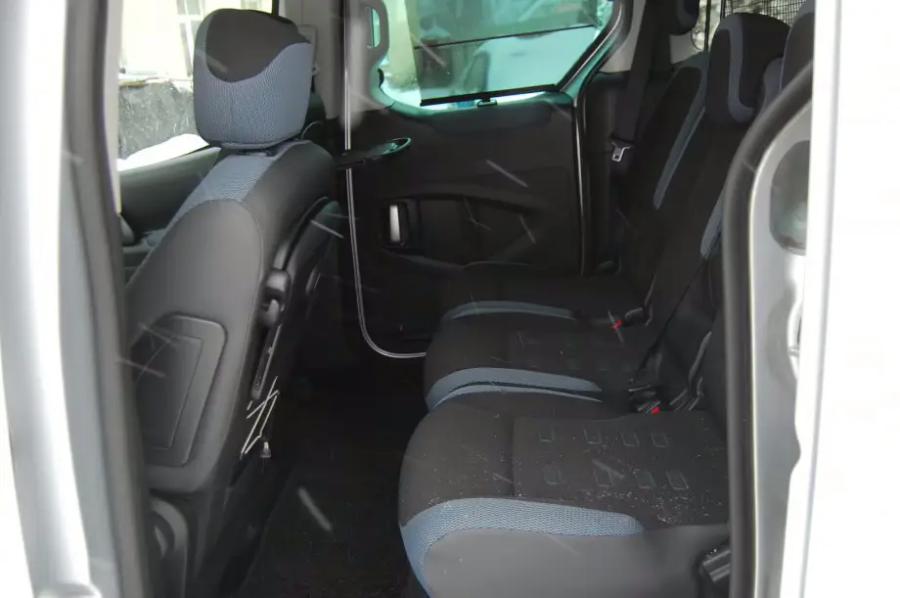 Pelēks Citroen Berlingo 2011 Jēkabpils, ar dzinēja tilpumu 1.60 L un nobraukumu 279 tūkst. km par 5500 €, foto 10 vietnē AUTOMOTO.COM.LV