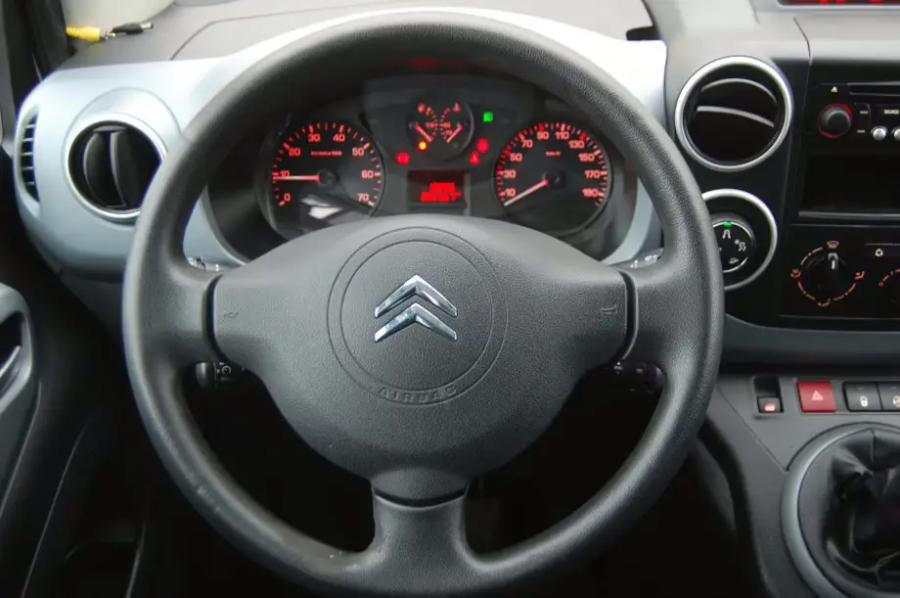 Pelēks Citroen Berlingo 2011 Jēkabpils, ar dzinēja tilpumu 1.60 L un nobraukumu 279 tūkst. km par 5500 €, foto 12 vietnē AUTOMOTO.COM.LV