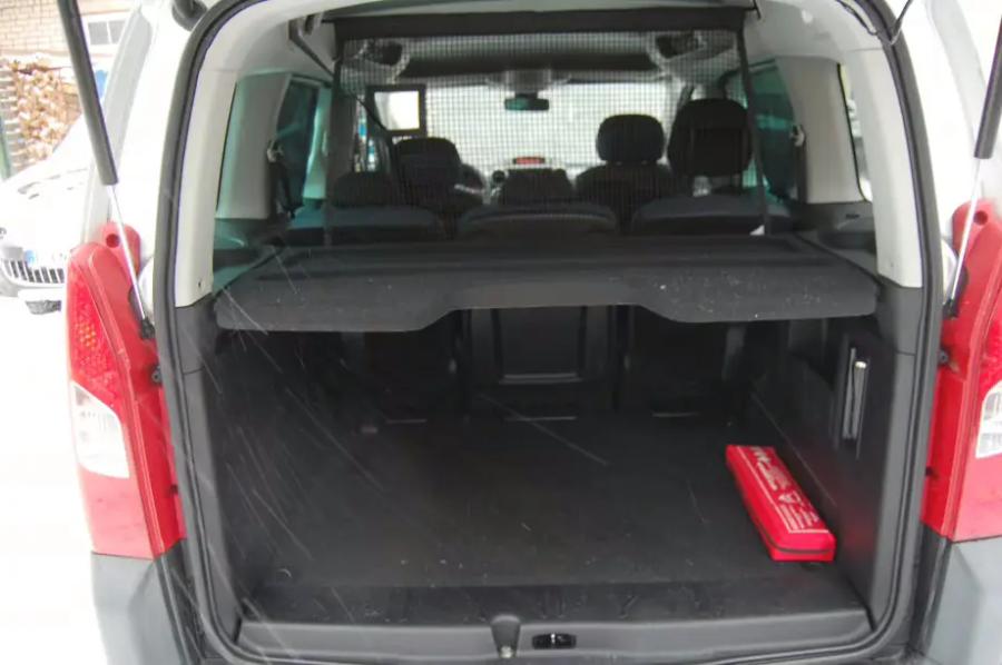 Pelēks Citroen Berlingo 2011 Jēkabpils, ar dzinēja tilpumu 1.60 L un nobraukumu 279 tūkst. km par 5500 €, foto 15 vietnē AUTOMOTO.COM.LV