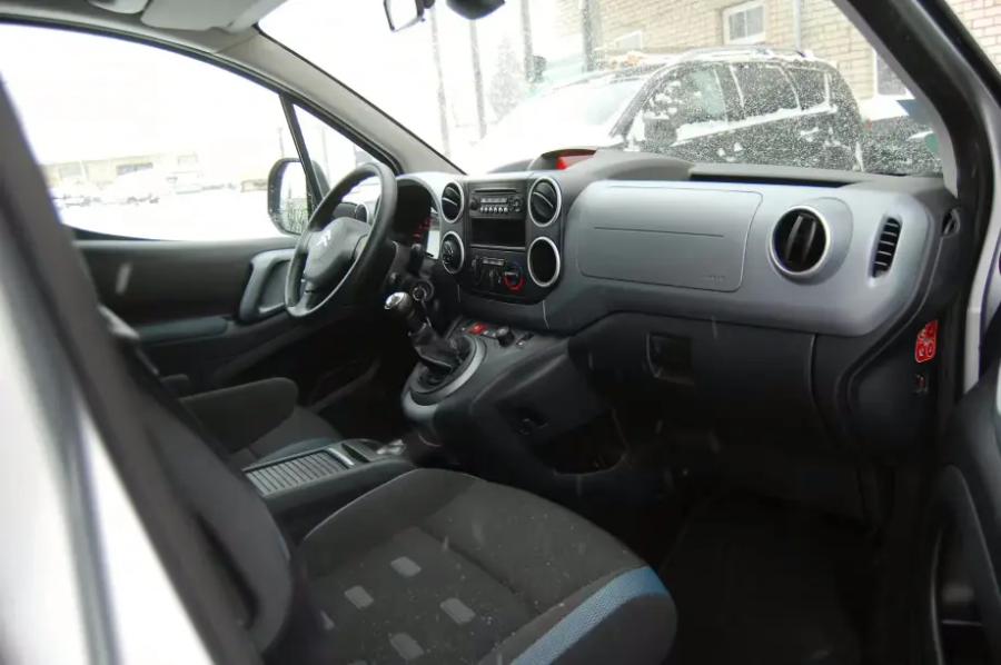 Pelēks Citroen Berlingo 2011 Jēkabpils, ar dzinēja tilpumu 1.60 L un nobraukumu 279 tūkst. km par 5500 €, foto 16 vietnē AUTOMOTO.COM.LV