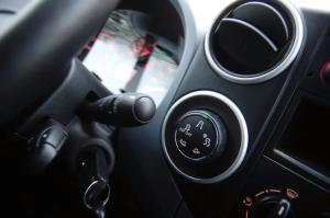 Pelēks Citroen Berlingo 2011 Jēkabpils, ar dzinēja tilpumu 1.60 L un nobraukumu 279 tūkst. km par 5500 €, foto 17 vietnē AUTOMOTO.COM.LV