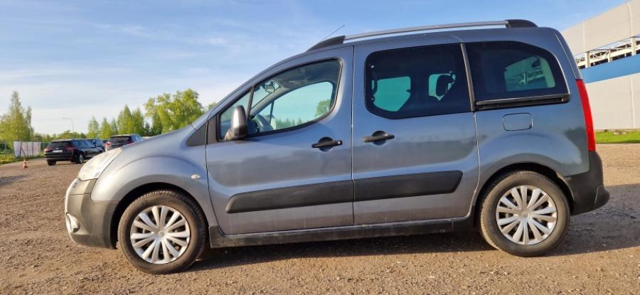Grey Citroen Berlingo 2011 in Riga, with an engine capacity of 1.60 L and mileage of 282 thousand km for 5500 €, photo 3 on AUTOMOTO.COM.LV