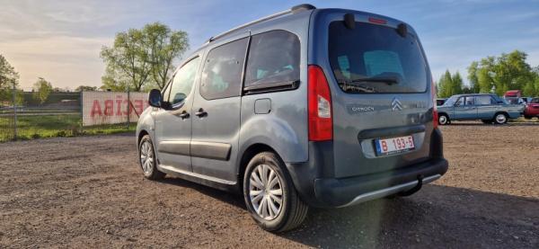 Pelēks Citroen Berlingo 2011 Rīga, ar dzinēja tilpumu 1.60 L un nobraukumu 282 tūkst. km par 5500 €, foto 3 vietnē AUTOMOTO.COM.LV