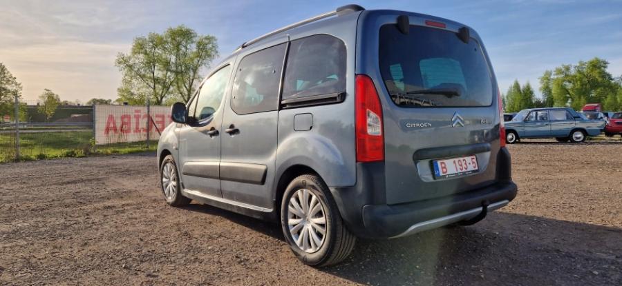Grey Citroen Berlingo 2011 in Riga, with an engine capacity of 1.60 L and mileage of 282 thousand km for 5500 €, photo 4 on AUTOMOTO.COM.LV