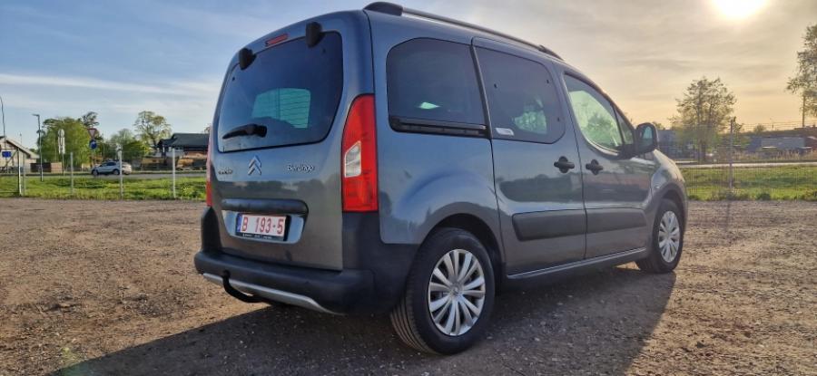 Grey Citroen Berlingo 2011 in Riga, with an engine capacity of 1.60 L and mileage of 282 thousand km for 5500 €, photo 6 on AUTOMOTO.COM.LV