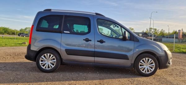 Pelēks Citroen Berlingo 2011 Rīga, ar dzinēja tilpumu 1.60 L un nobraukumu 282 tūkst. km par 5500 €, foto 6 vietnē AUTOMOTO.COM.LV